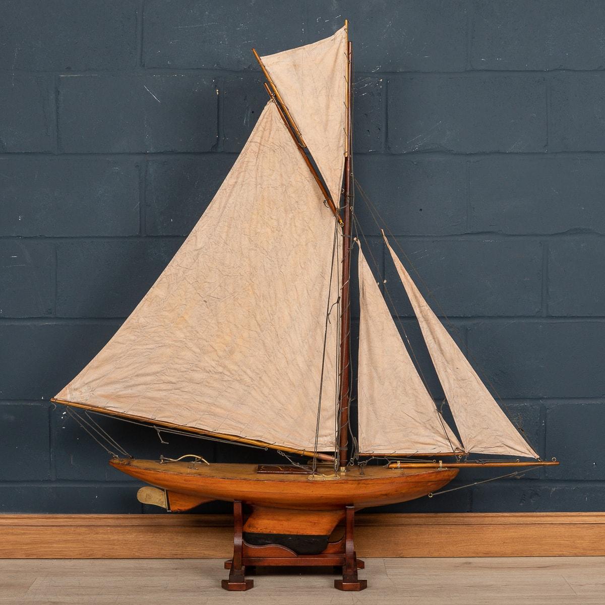 20th Century English Gaff Rigged Racing Wood Pond Yacht, circa 1910 For ...