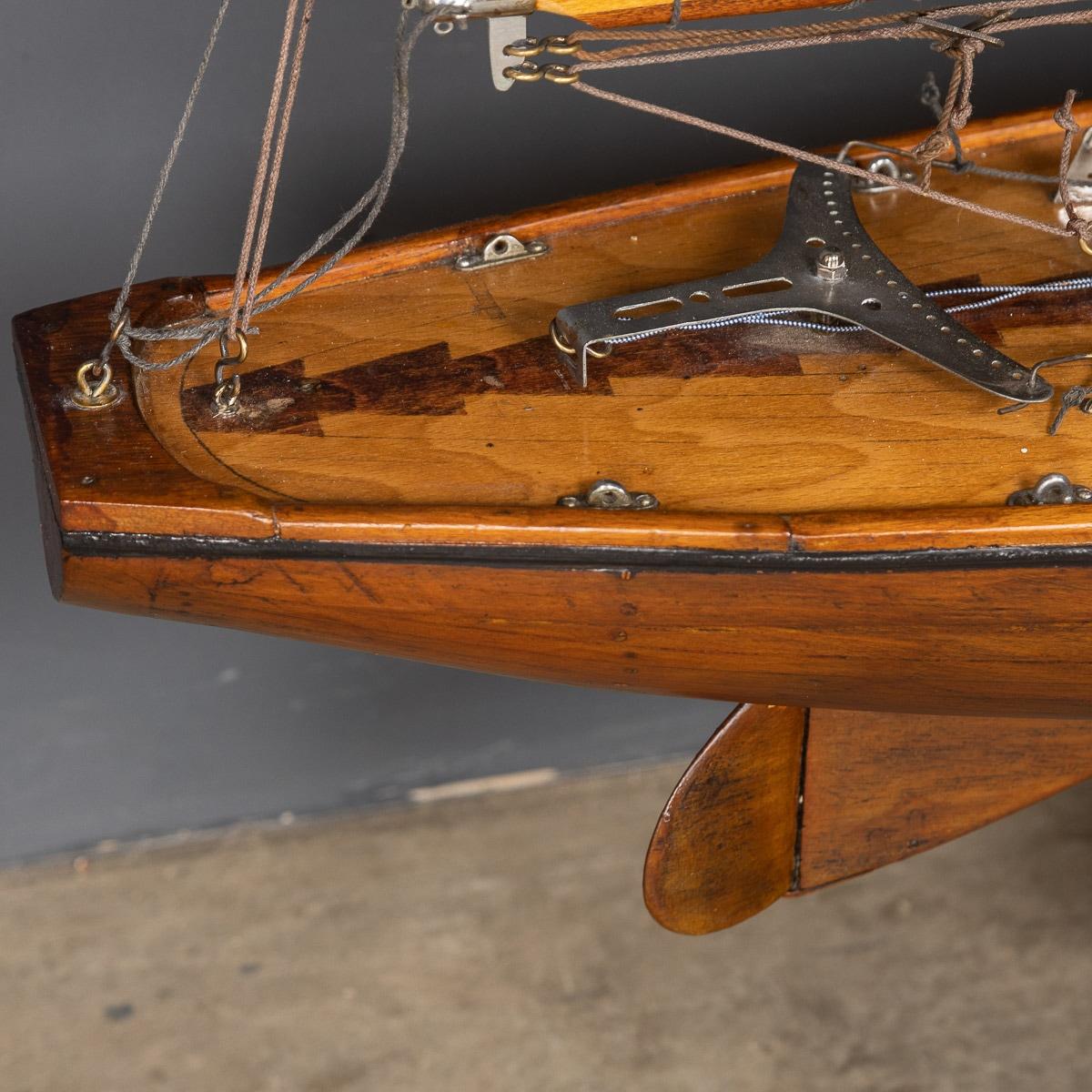 20th Century English Gaff Rigged Racing Wood Pond Yacht, c.1910 at 1stDibs