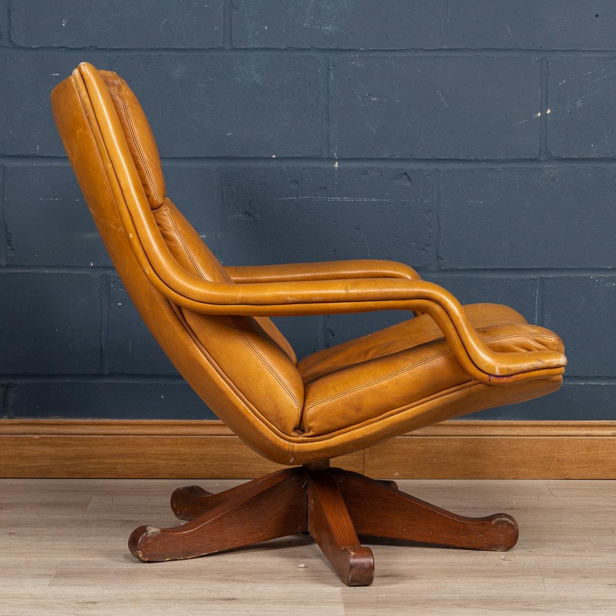 20th Century English Revolving Leather Lounge Chair For Sale at 1stDibs