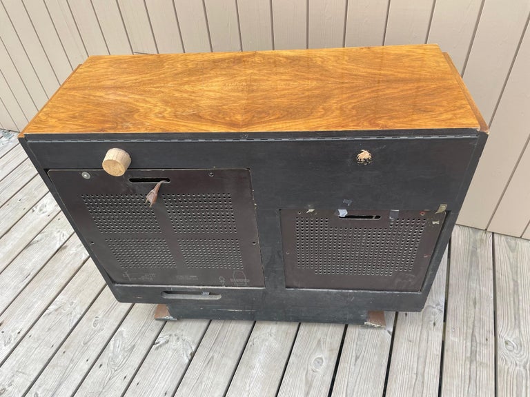 20th Century French "His Master's Voice" Audio Turntable, 1960s at 1stDibs