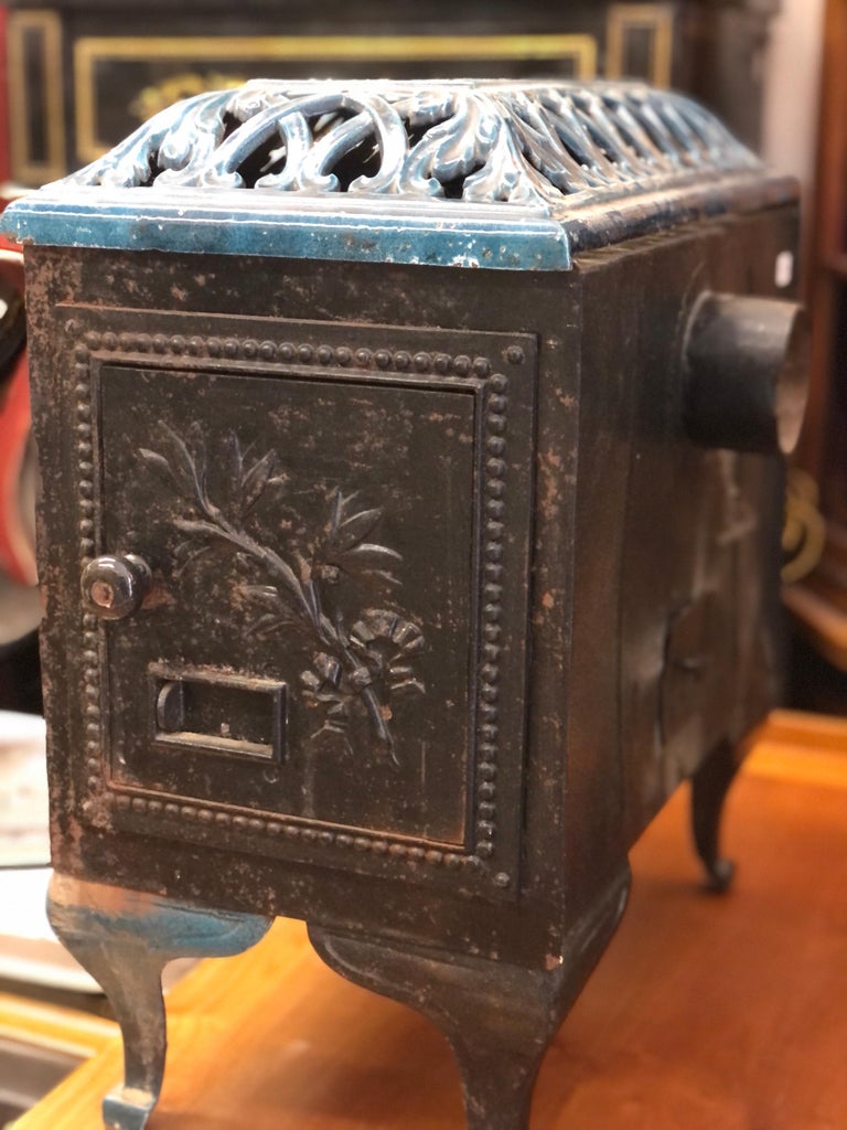 poêle à bois français Mirus du 20ème siècle en céramique bleue et ...