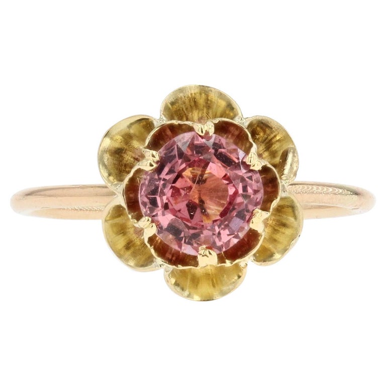 20th Century Garnet 18 Karat Yellow Gold Flower Ring For Sale at 1stDibs