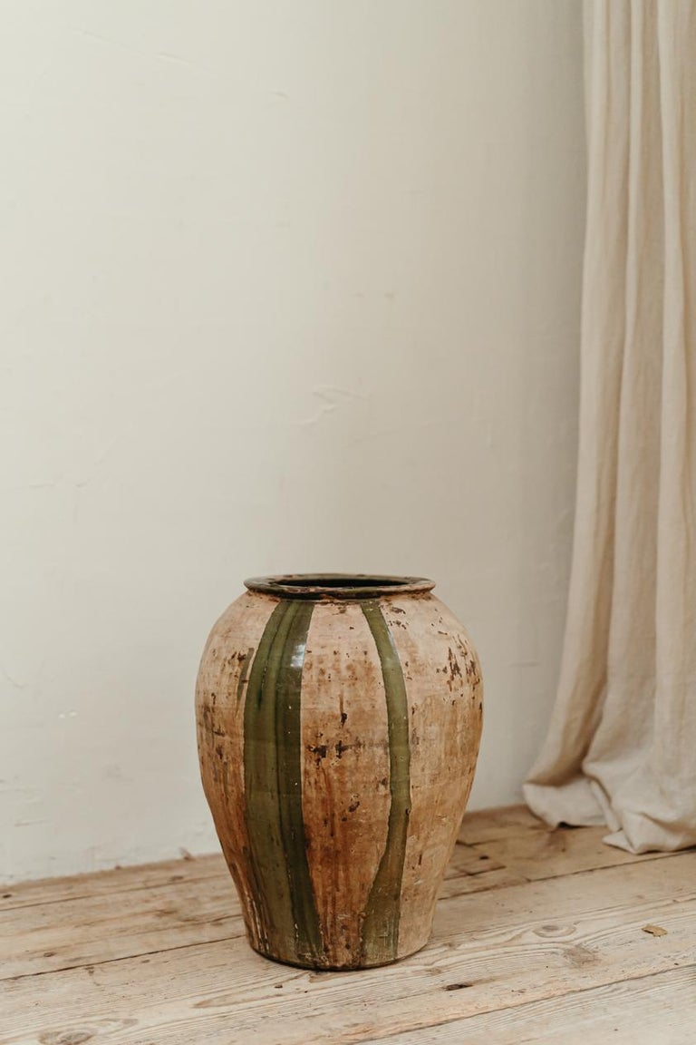 Urne/pot/plante espagnole en terre cuite émaillée verte du 20e siècle ...