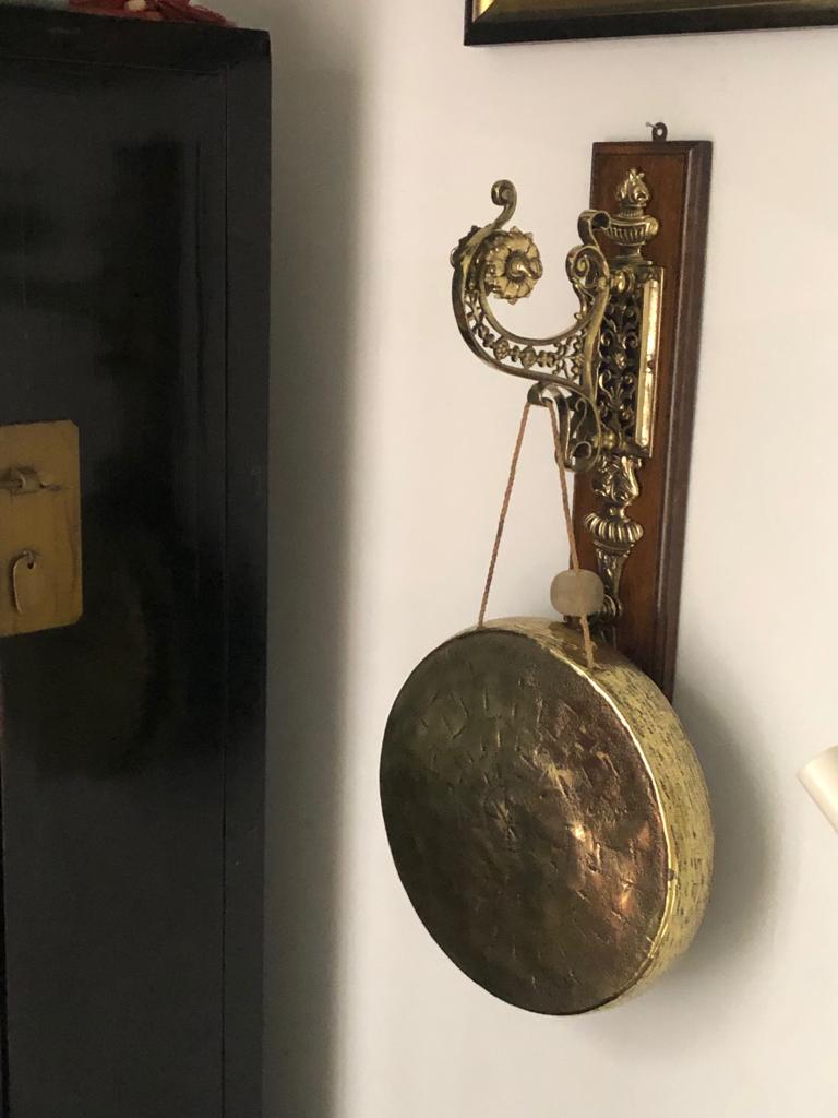 20th Century Hanging Oak and Brass Dinner Gong For Sale at 1stDibs