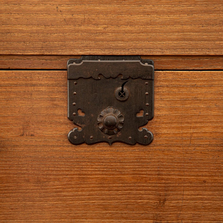 20th Century Japanese Tansu Chest in Two Parts For Sale at 1stDibs