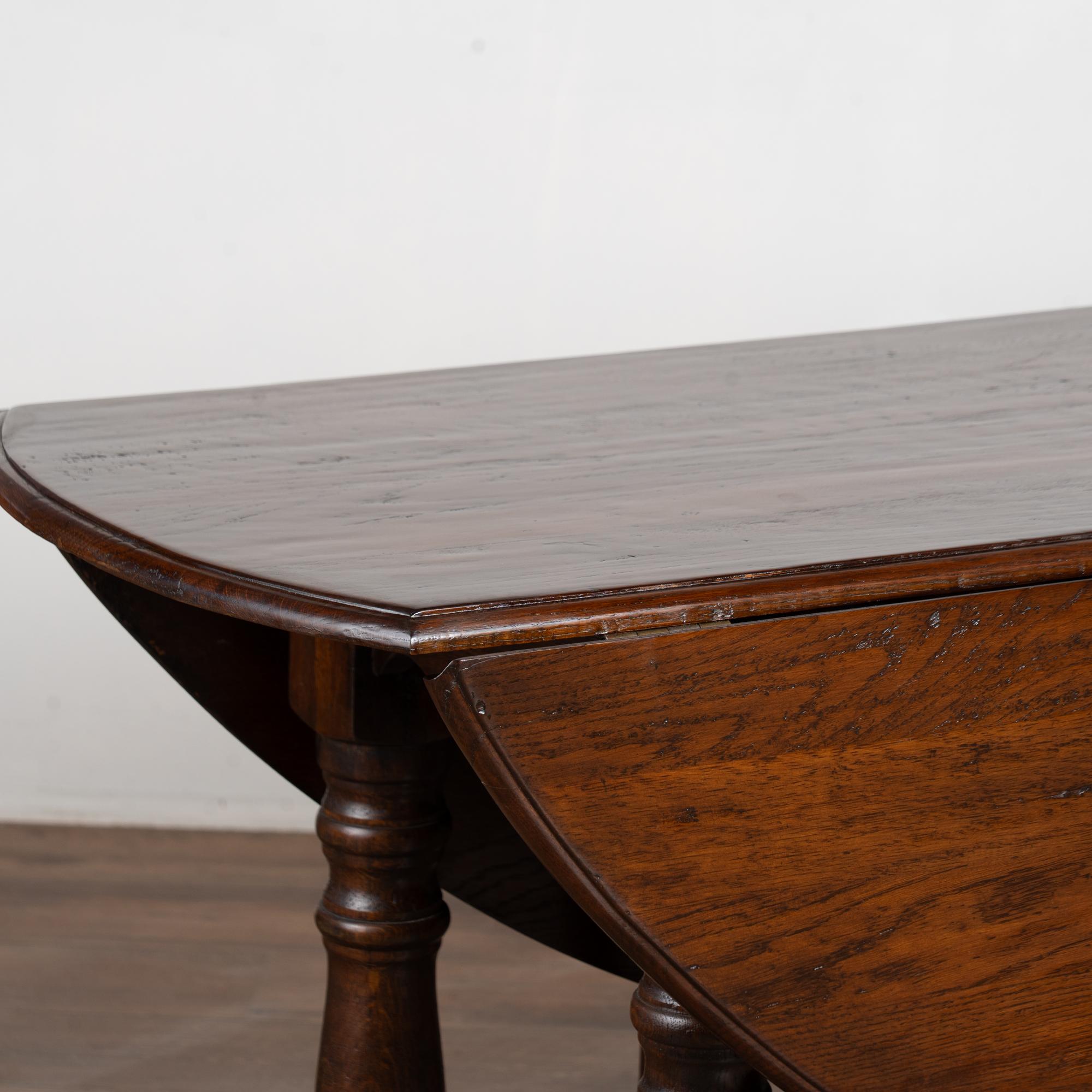 20th Century Large Gateleg English Wake Dining Table For Sale at 1stDibs
