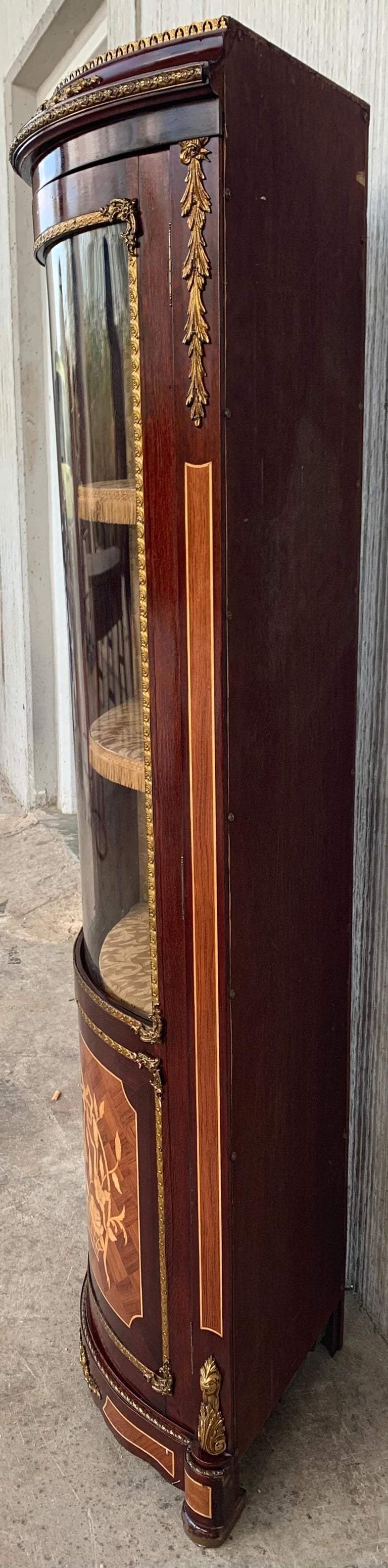 20th Century Louis XV Style Mahogany and Marquetry Corner Vitrine For ...