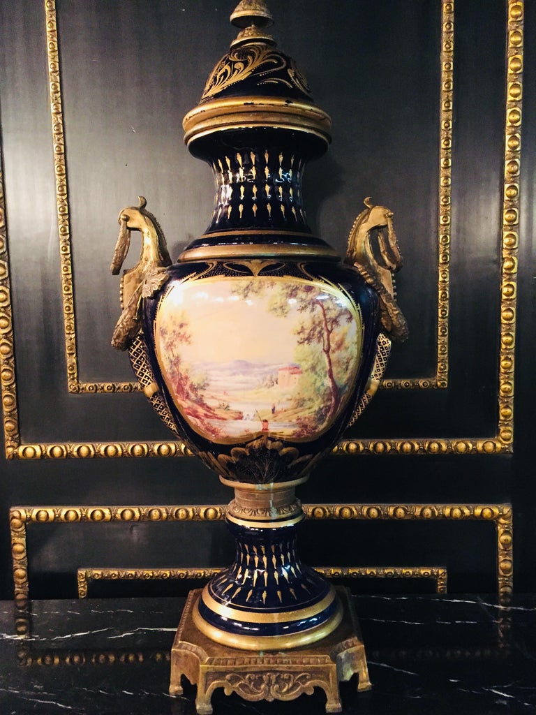 20th Century Napoleon Bonaparte Sèvre Pompe Lidded Vase For Sale at 1stDibs