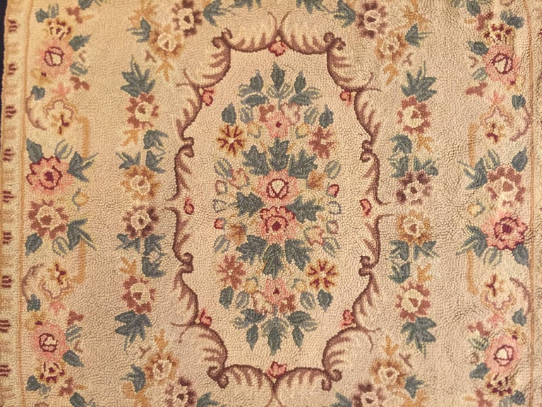 20th Century North America Oval Hooked Rug Floral Bouquet Hand-Knotted ...