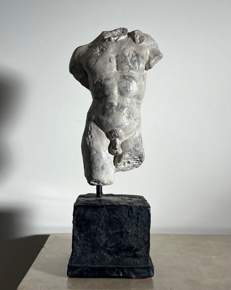 Statue en plâtre du 20e siècle représentant un torse d'homme nu, Daprs ...