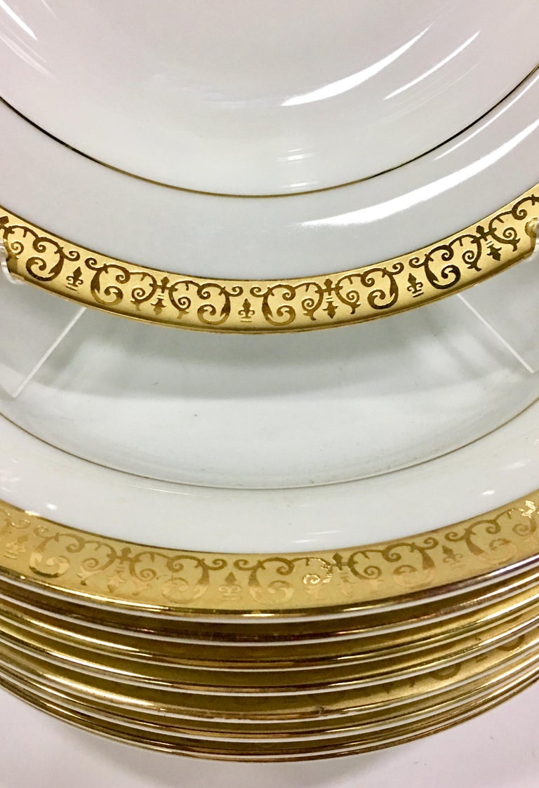20th Century Porcelain And 22 Karat Gold Dinnerware S 13 By Royal