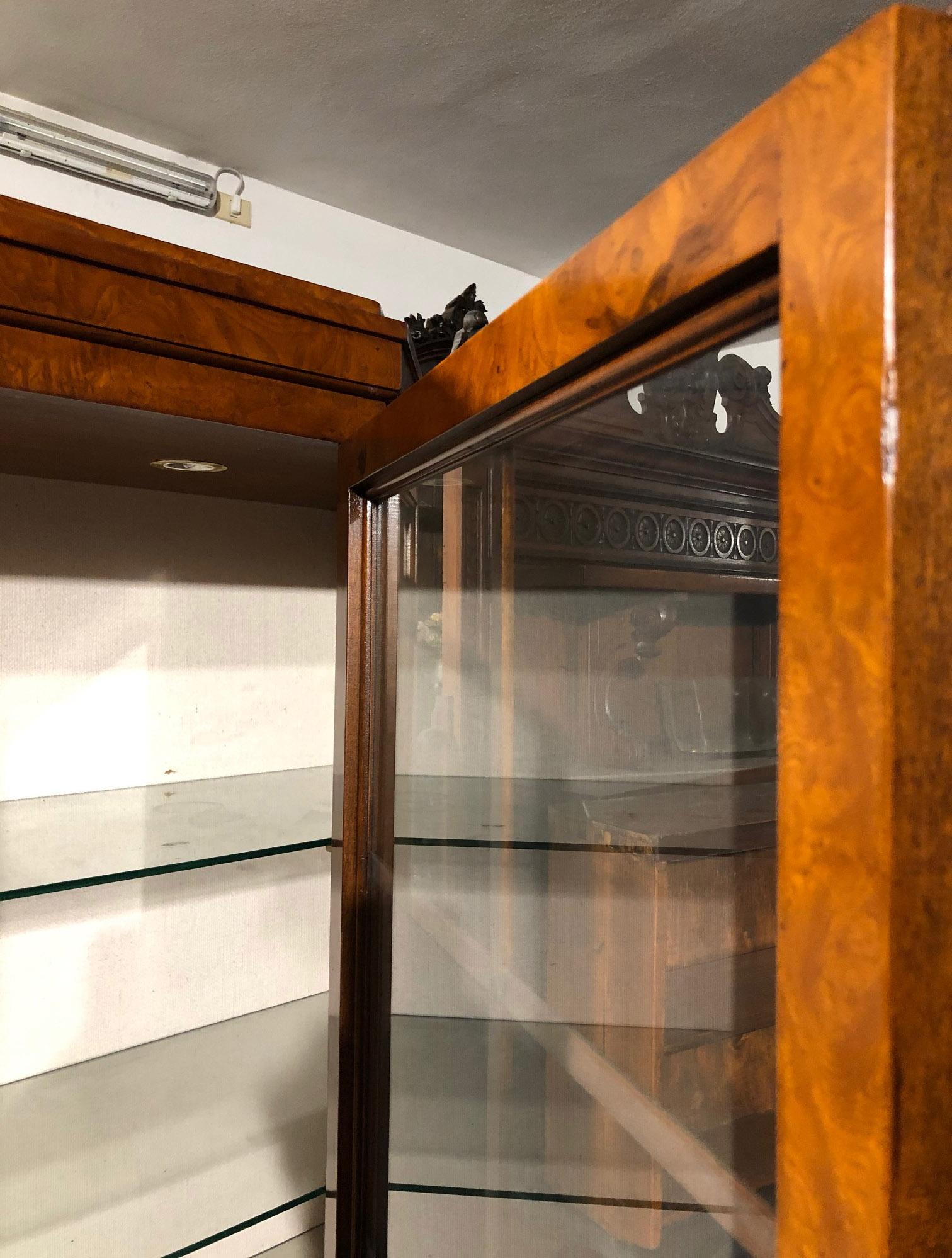 Uncommon Italian Showcase with Glass Shelves Elm Briar For Sale at 1stDibs