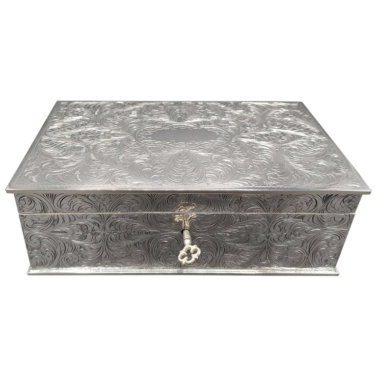 20th Century Solid Silver Engraved Jewelry Box For Sale at 1stDibs