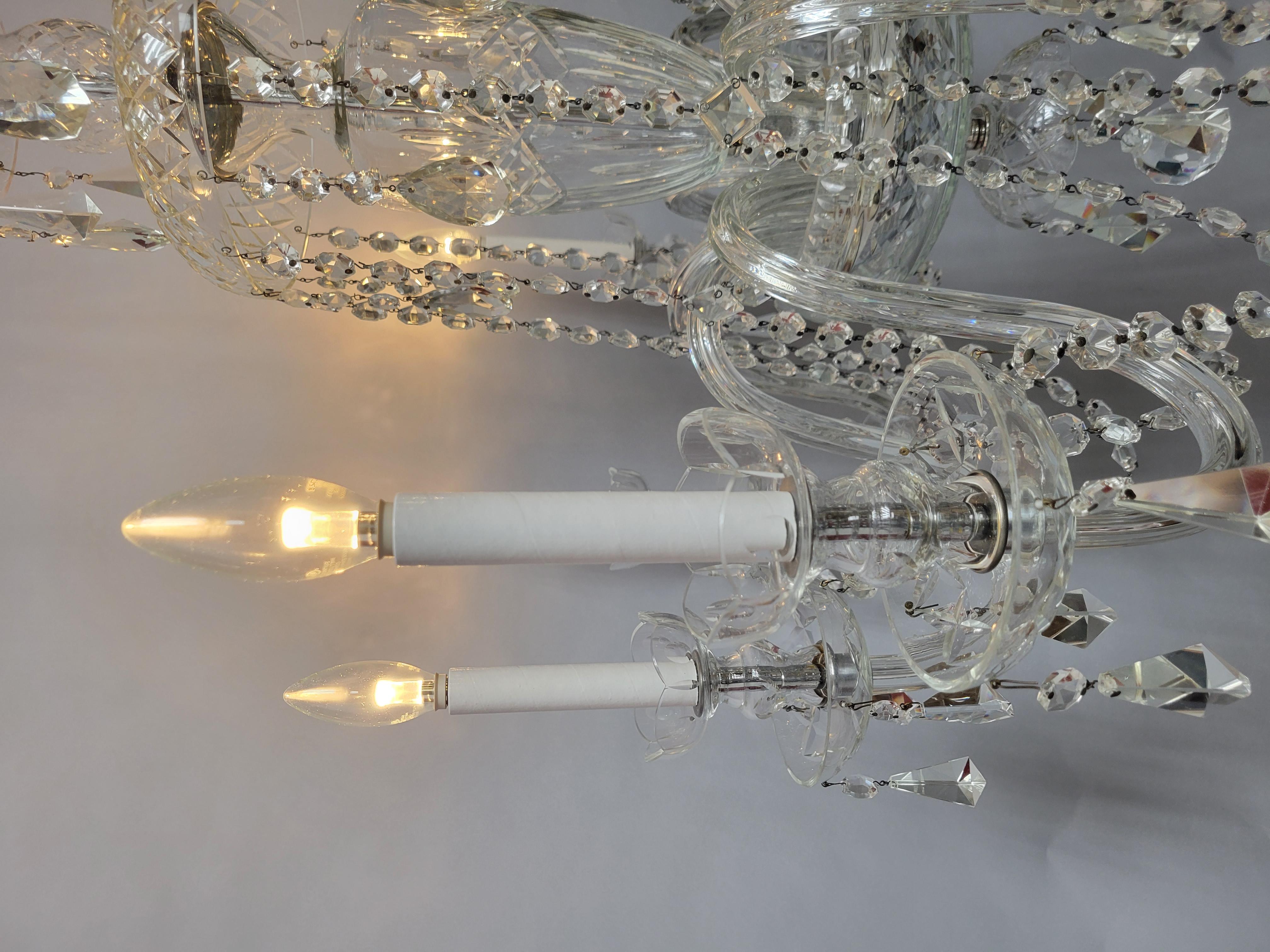 20th Century Traditional Crystal Chandelier-8 arm For Sale at 1stDibs