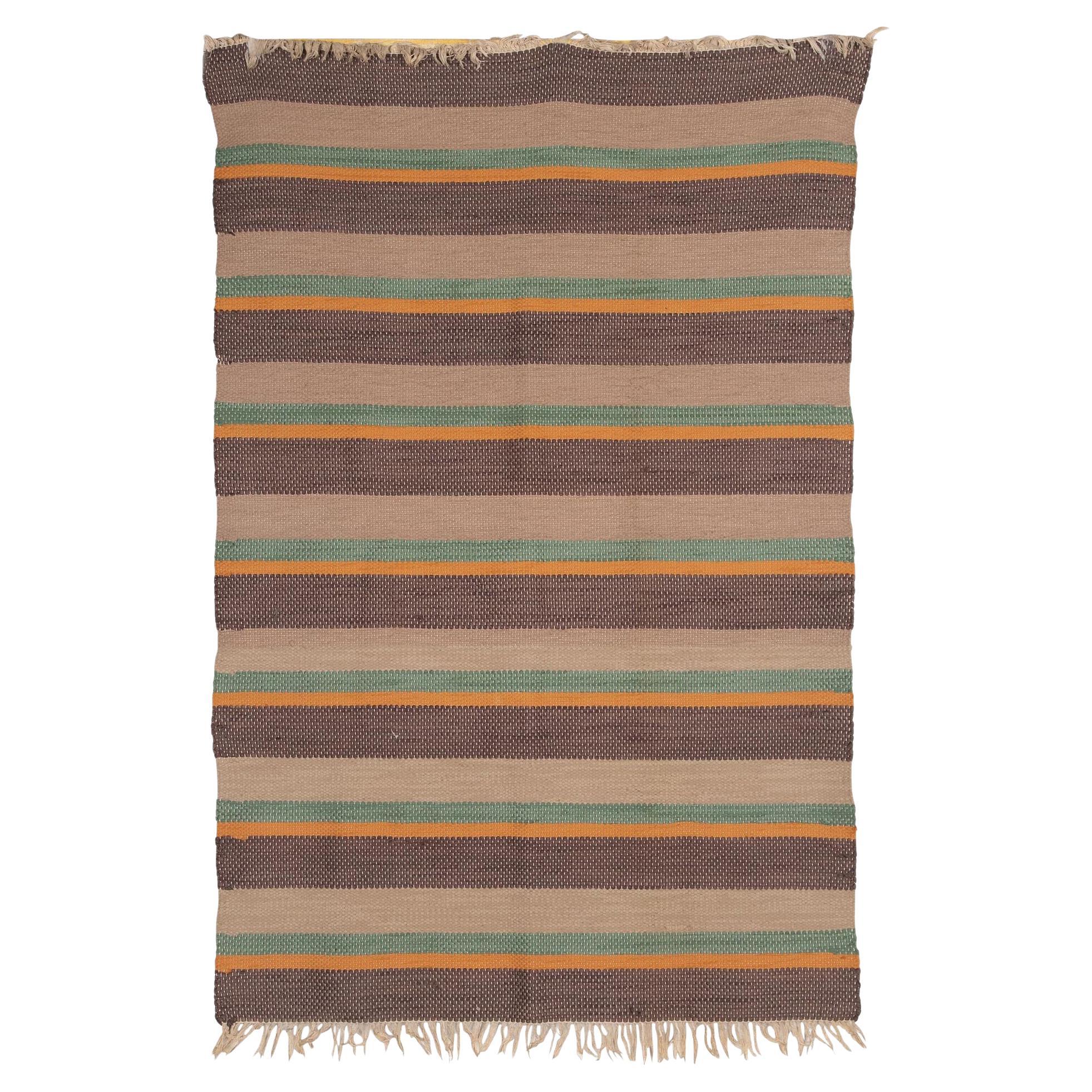 20th Century Traditional Swedish Rug For Sale at 1stDibs