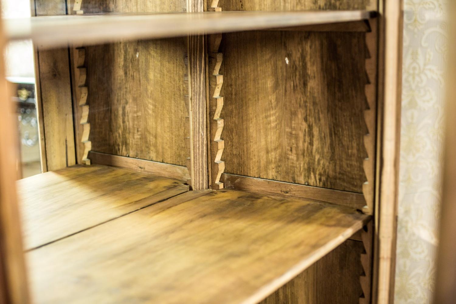 20th-Century Walnut Neo-Rococo Showcase at 1stDibs