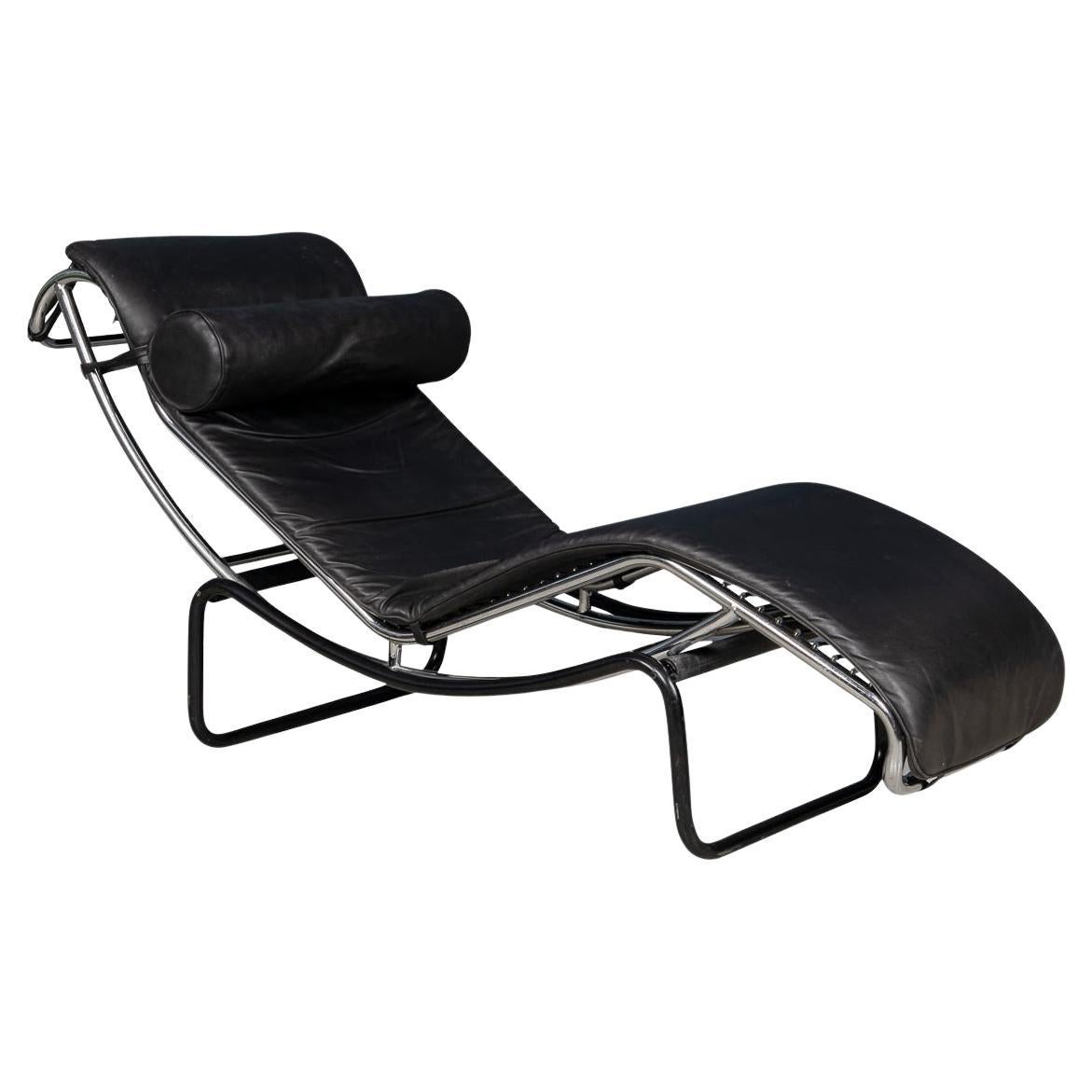 20th CenturyItalian Black Leather Chaise Lounge After Le Corbusier c ...