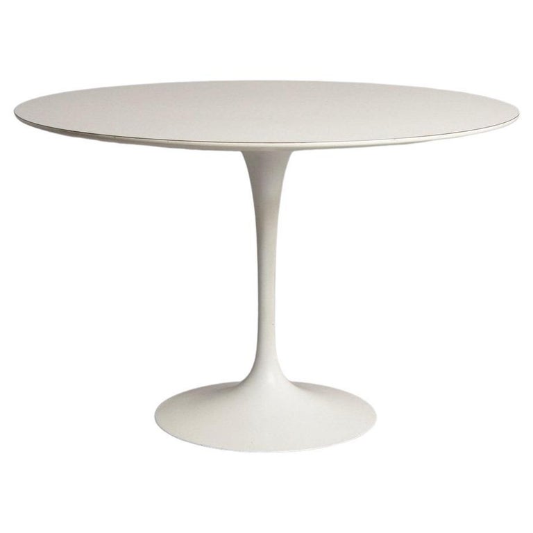 Table tulipe cenuty du 20e siècle en toute couleur blanche En vente sur ...