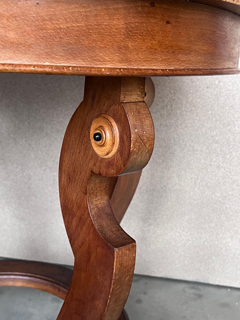 20th French Marquetry Round Center Table with Four Cabriole Legs '2 ...