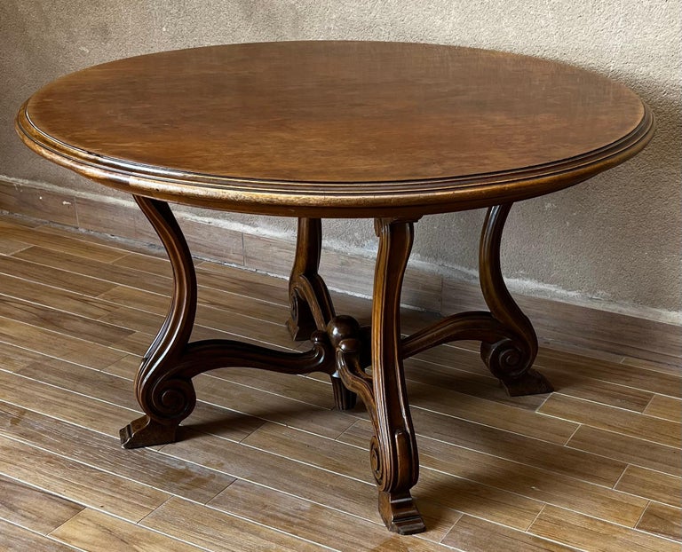 20th Spanish Round Coffee Table with Four Carved Legs and Stretcher For ...