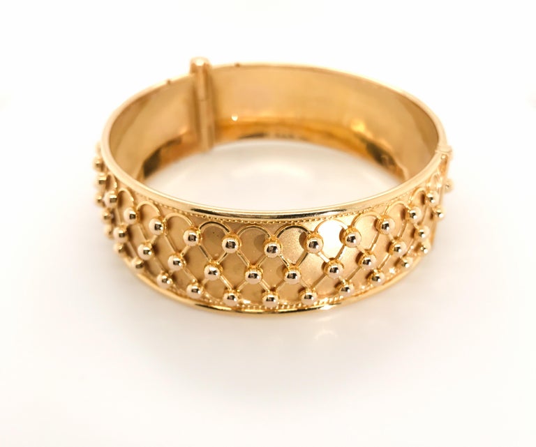21 Karat Yellow Gold Swirl and Ball Fancy Bangle For Sale at 1stdibs