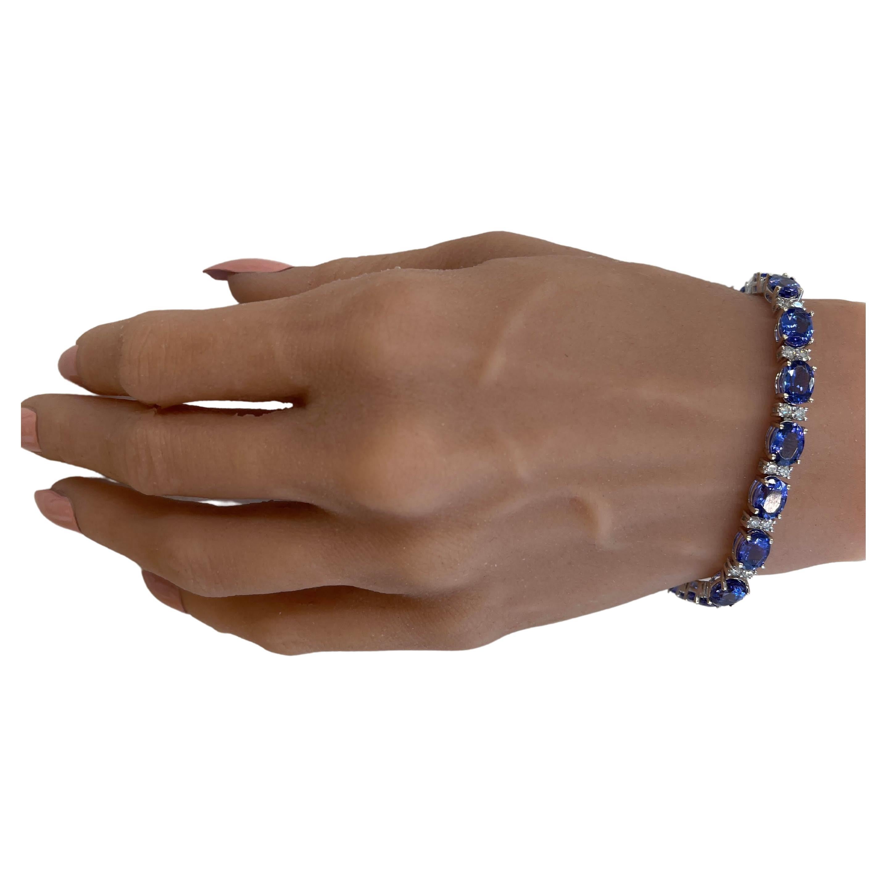 Lace Cufflink Bracelet in 18k gold For Sale at 1stDibs