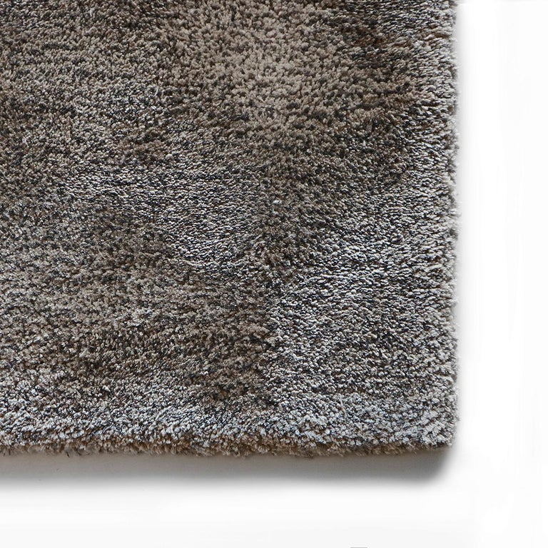 21st Cent Elegant Eco-Friendly Grey Rug by Deanna Comellini in Stock ...