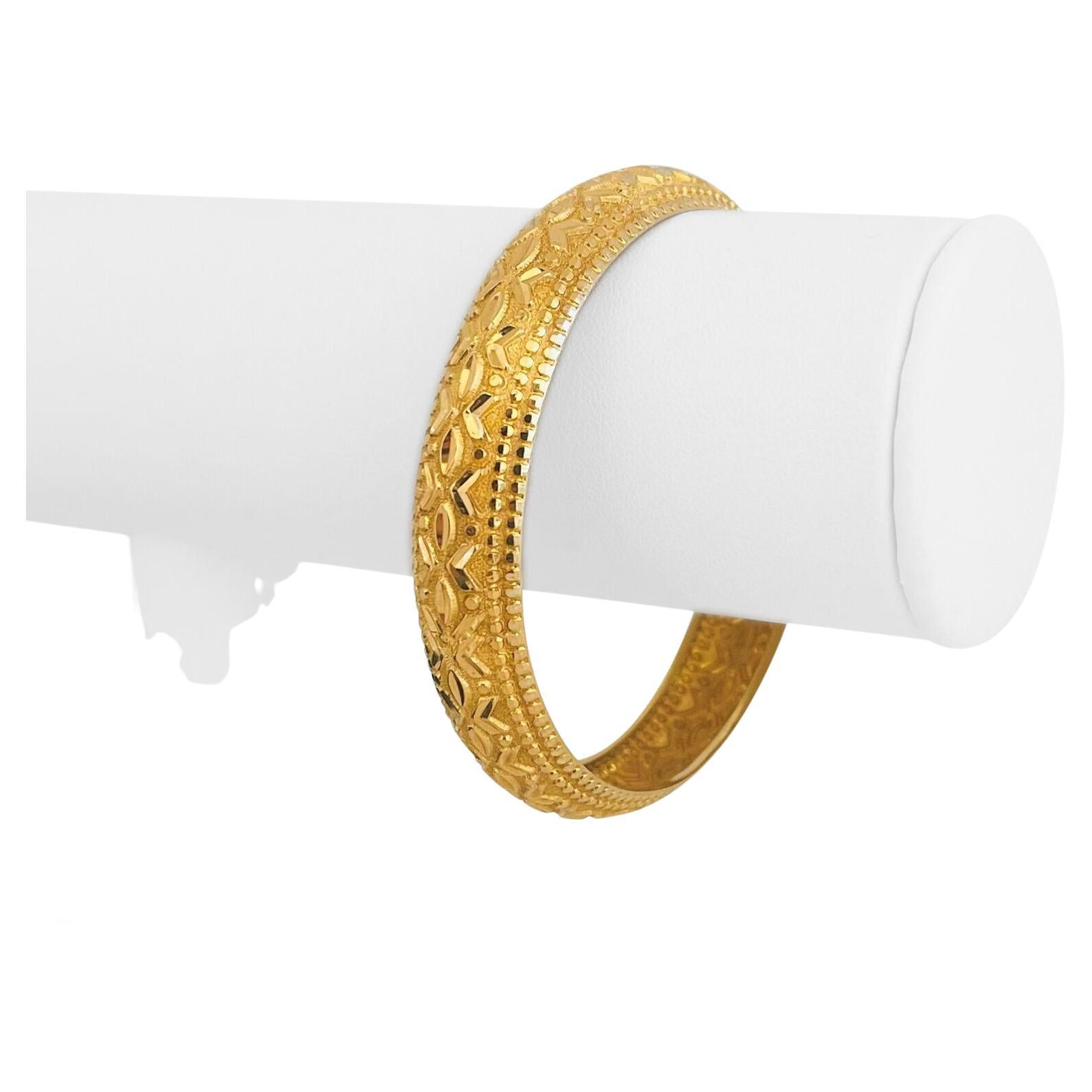 21 Karat Yellow Gold Solid Ribbed Diamond Cut Bangle Bracelet For Sale ...