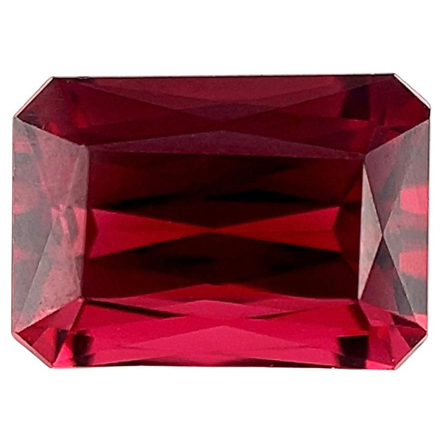Fine pierre précieuse de 2,62 carats, grenat pyrope rouge vif, émeraude ...