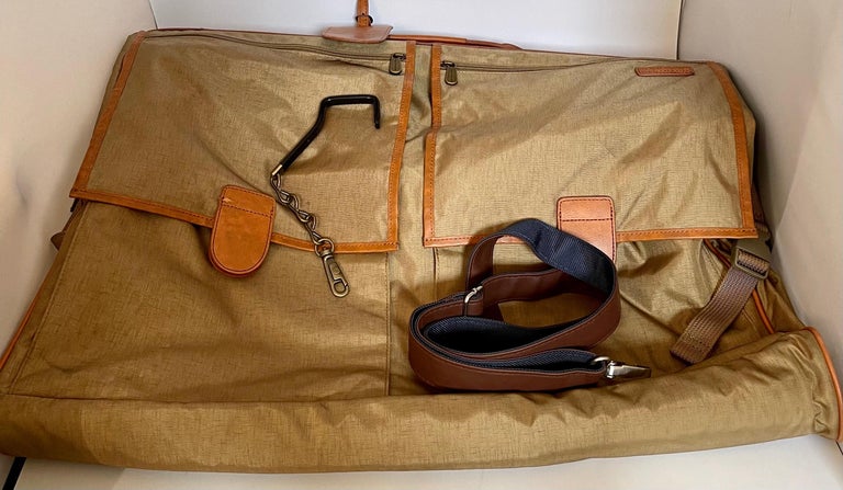24” Hartman Suitcase / Suiter Garment Bag with Pockets at 1stDibs