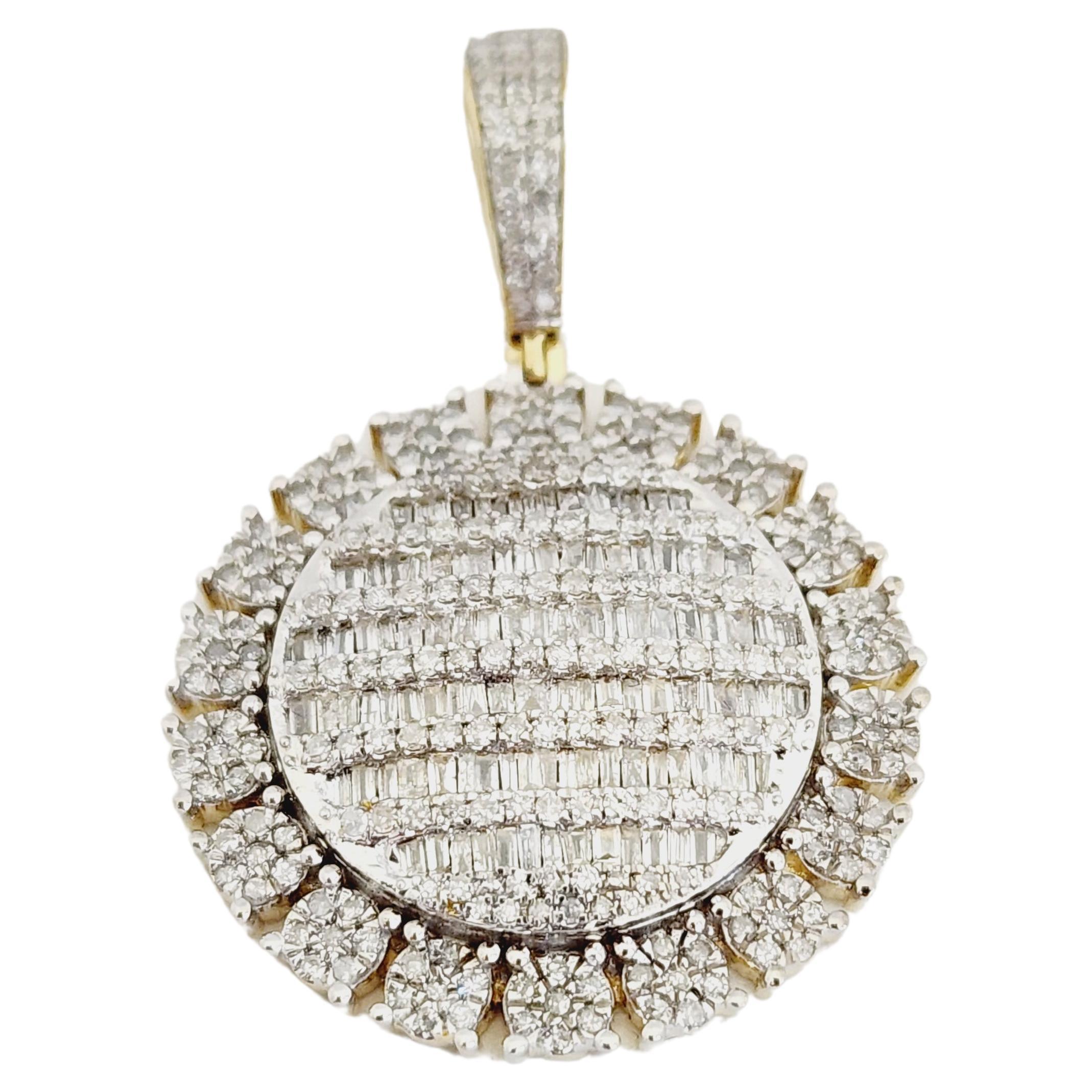 14 Karat Yellow Gold Sun Cutout Medallion Pendant For Sale at 1stDibs