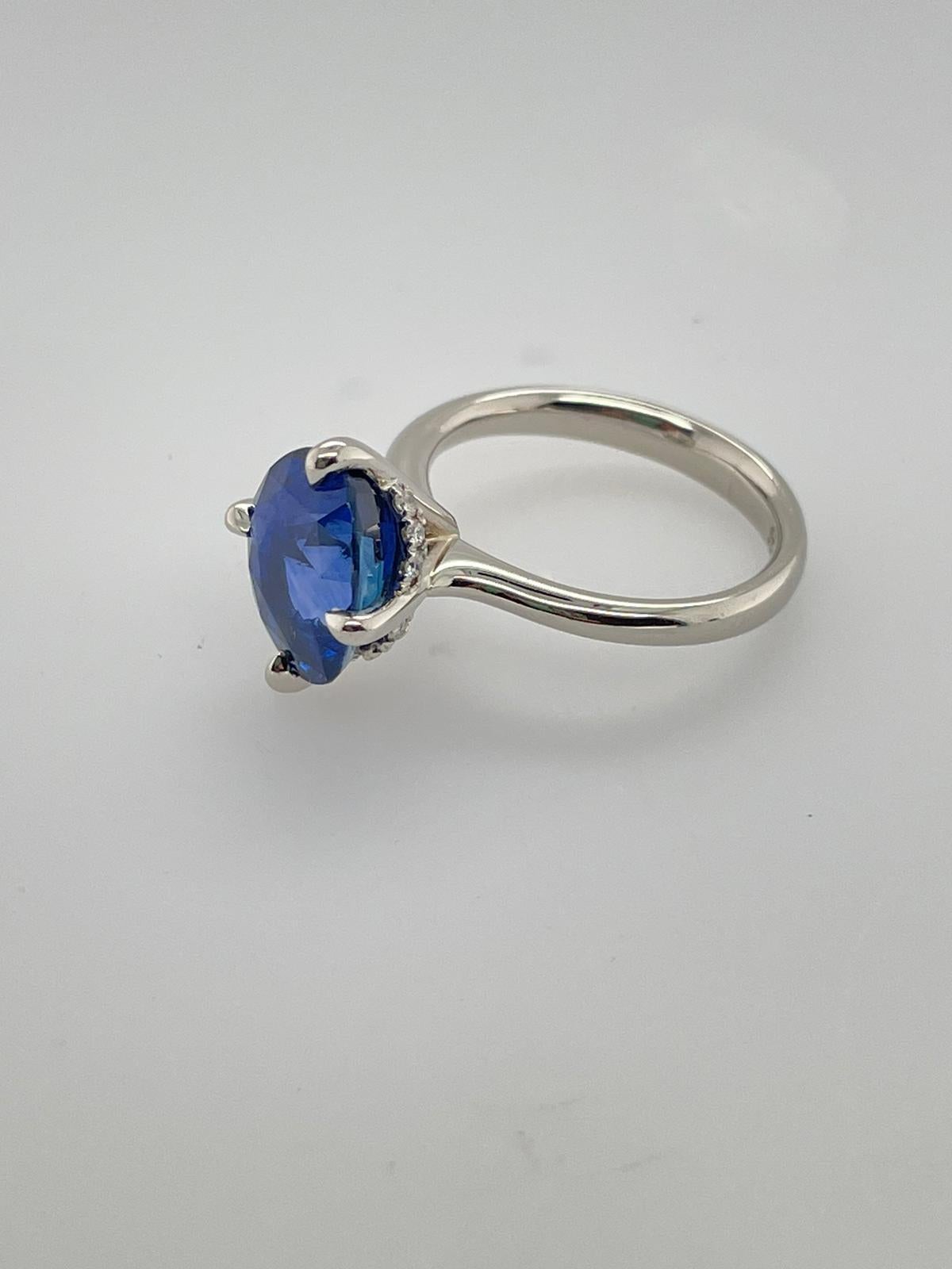 Customizable 3ct tanzanite and diamond ring in 18ct white gold For Sale ...