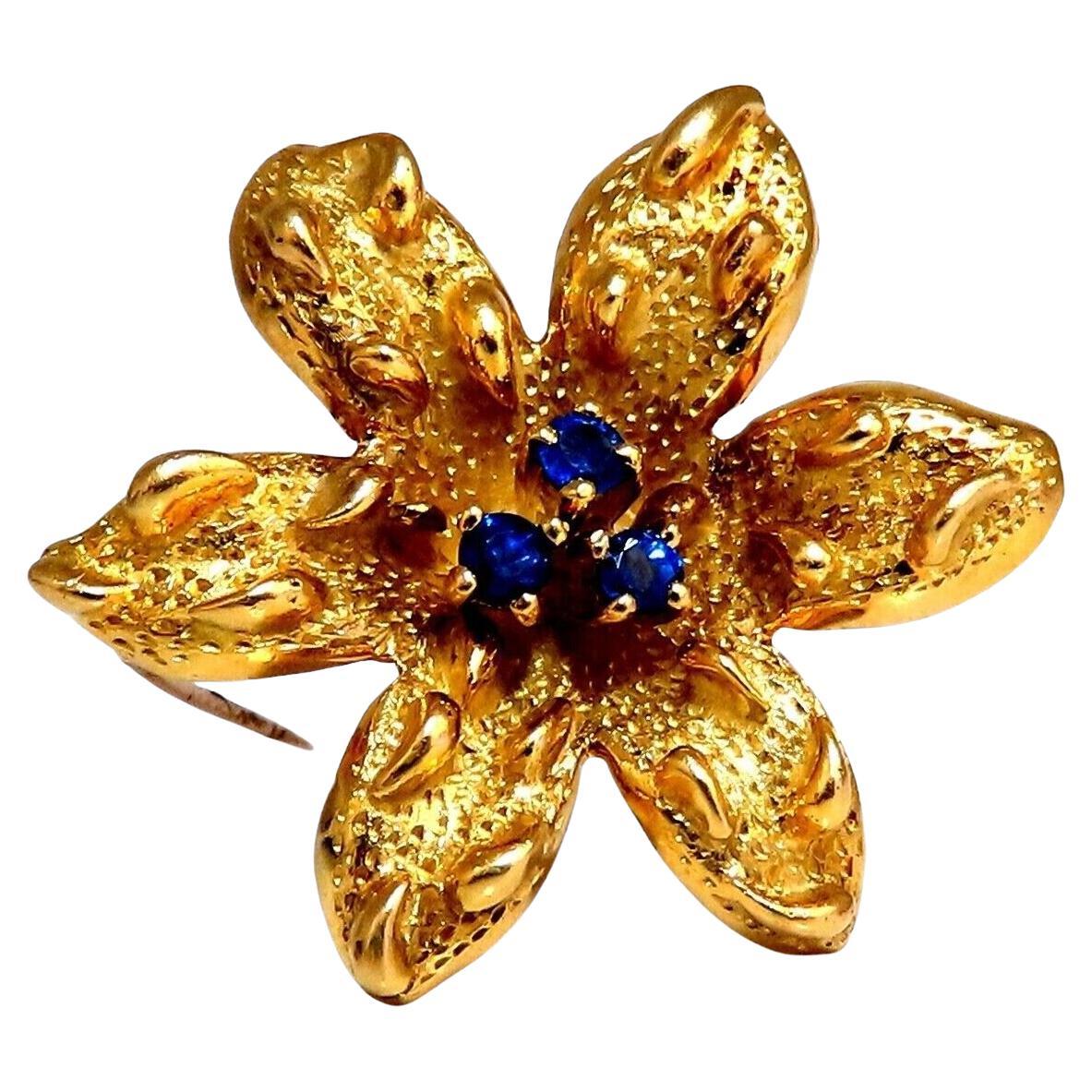 .25 Carat Sapphire Yellow Gold Pin For Sale at 1stDibs