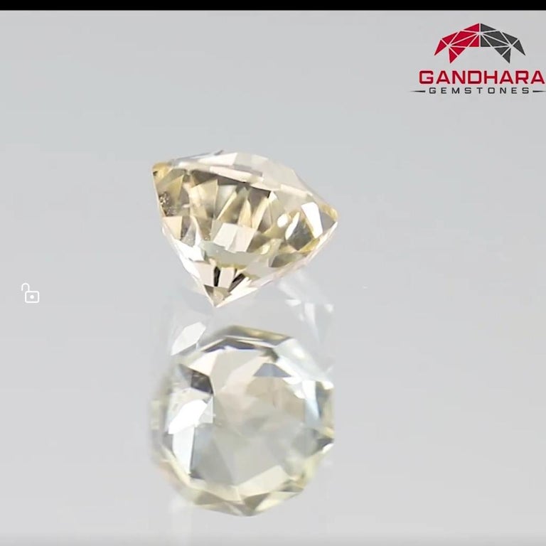 2.65 Carats Stunning Light Yellow Katlang Topaz For Sale at 1stDibs