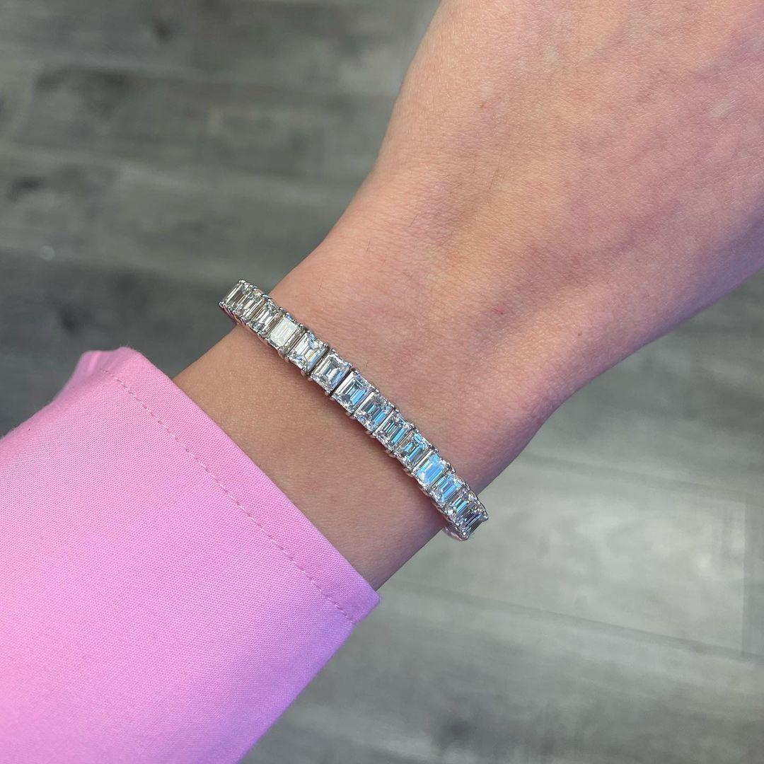 27 Carat Carat White Gold Tennis Bracelet Emerald Cut Diamonds For Sale