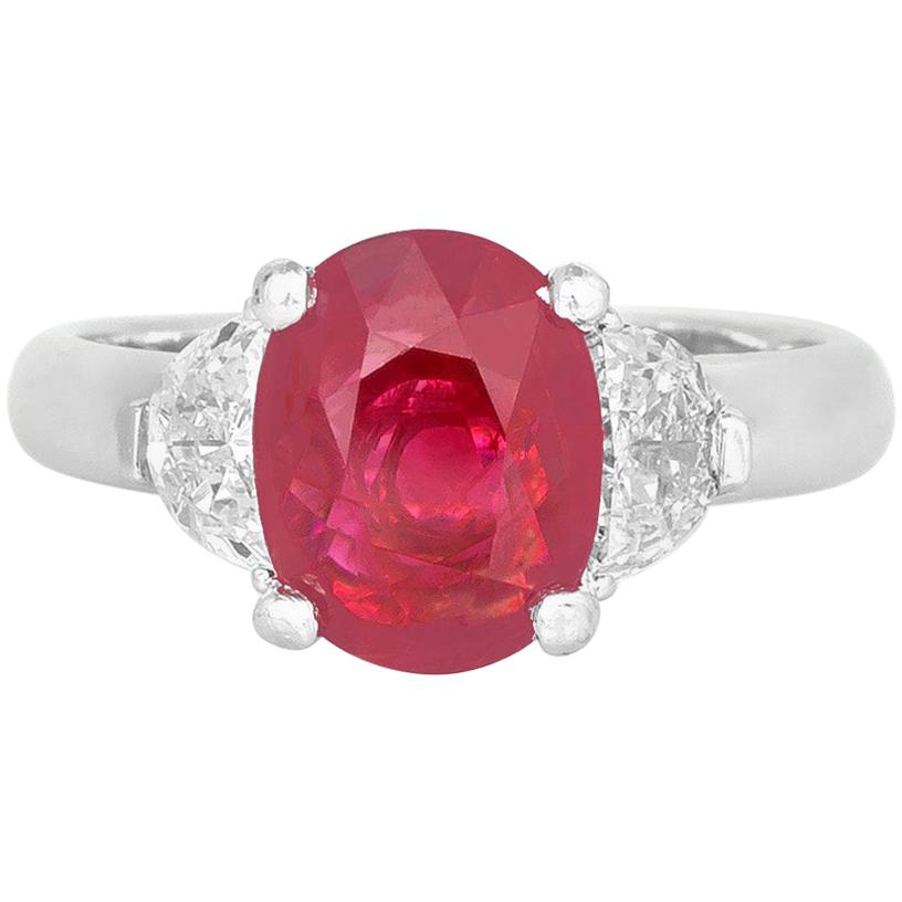 Oval Ruby and Diamonds Ring at 1stDibs