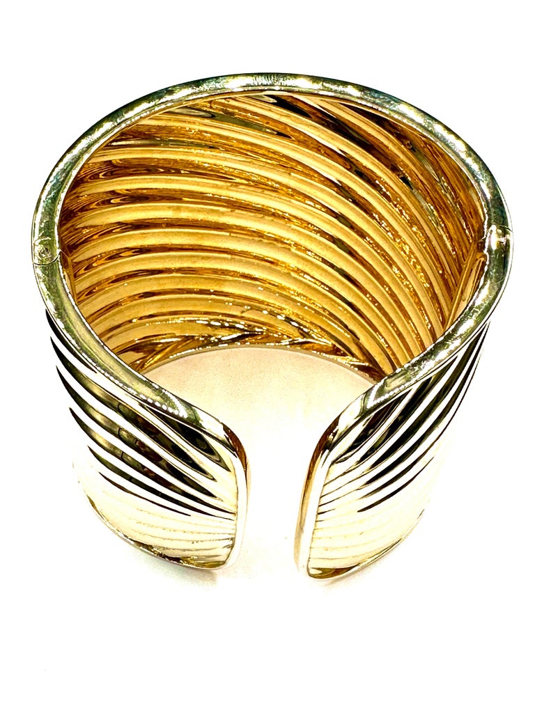 Wide 18k Yellow Gold Ribbed Pattern Cuff Bracelet For Sale at 1stDibs