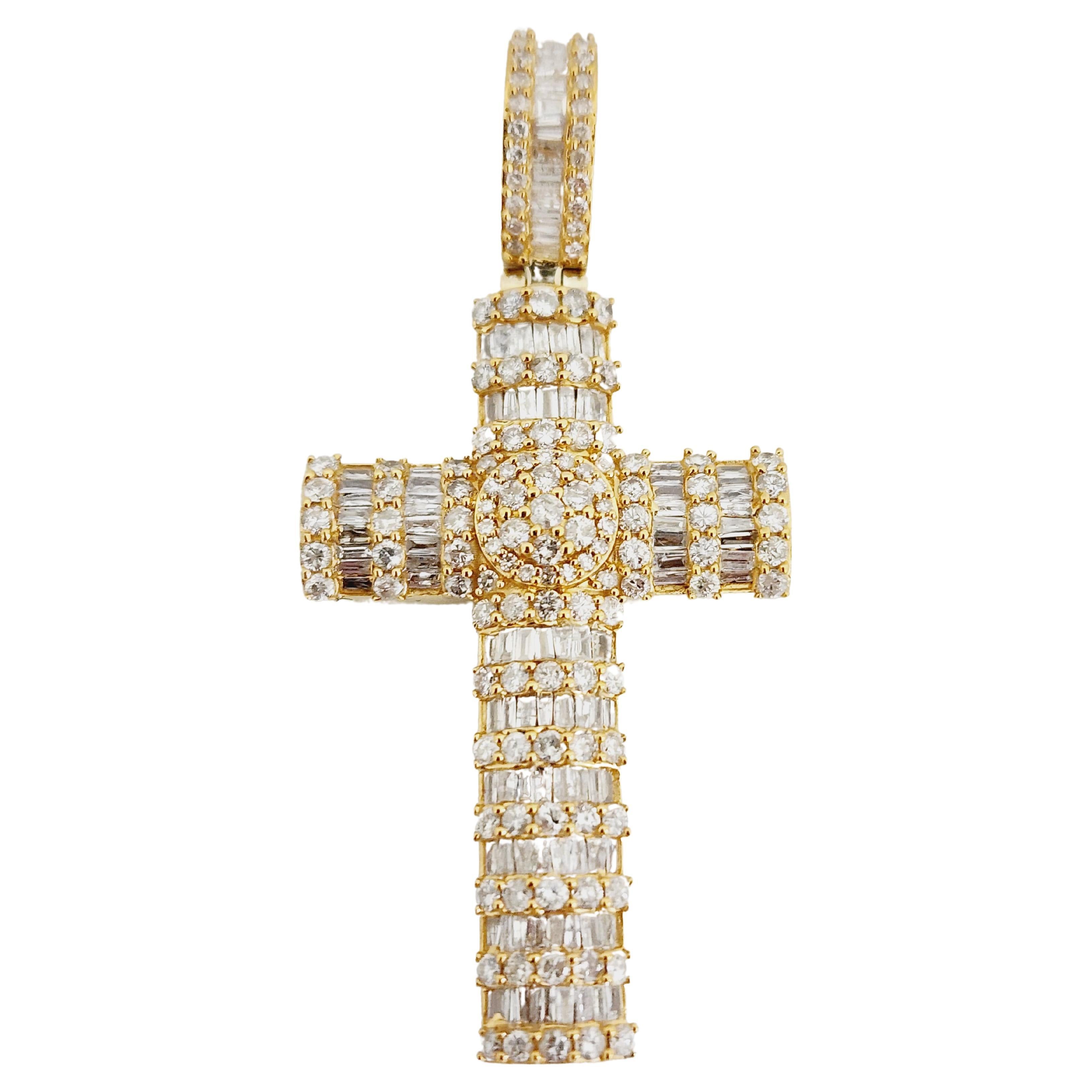 1.80 Carat Diamond Cross Pendant 14 Karat Yellow Gold For Sale at 1stDibs