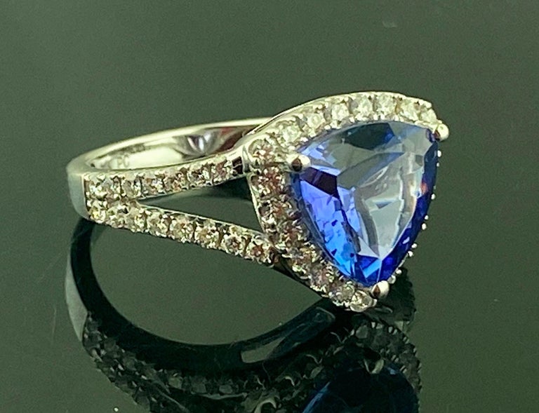 2.86 Carat Trillion Cut Tanzanite and Diamond Ring For Sale at 1stDibs