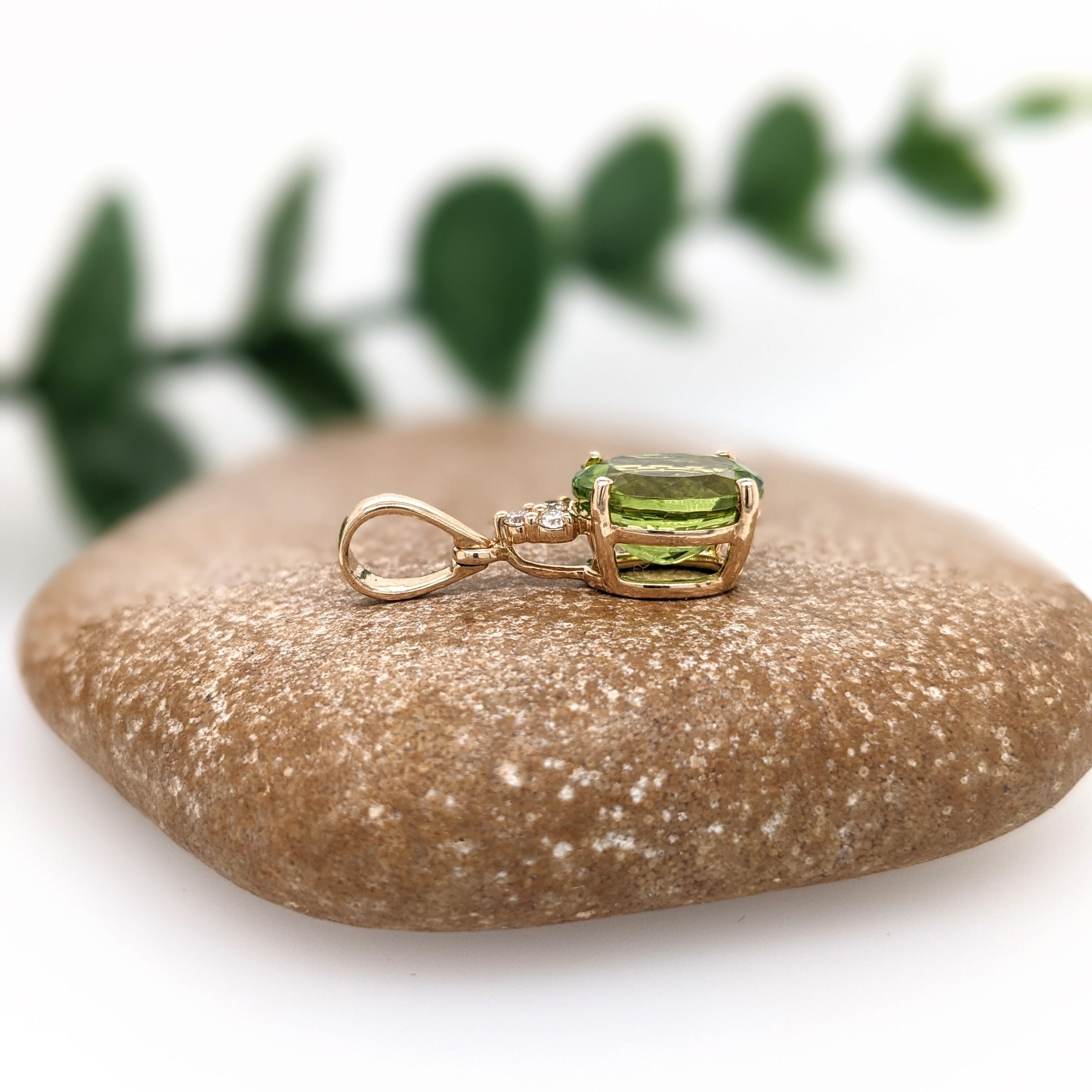 2.8ct Arizona Peridot Pendant w Earth Mined Diamonds in Solid 14K Gold ...