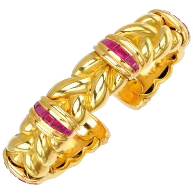 3 Carat Ruby and Gold Bangle Bracelet For Sale at 1stDibs