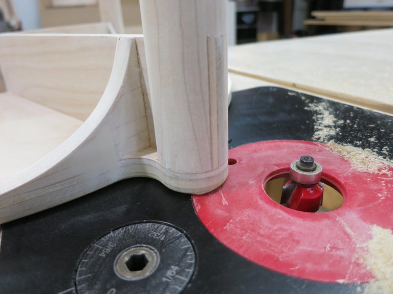 3 Legged Round Side Table, Pizza Saver For Sale at 1stDibs