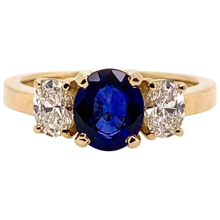 3-Stone Blue Sapphire and Diamond Ring in 18 Karat Yellow Gold For Sale at 1stDibs