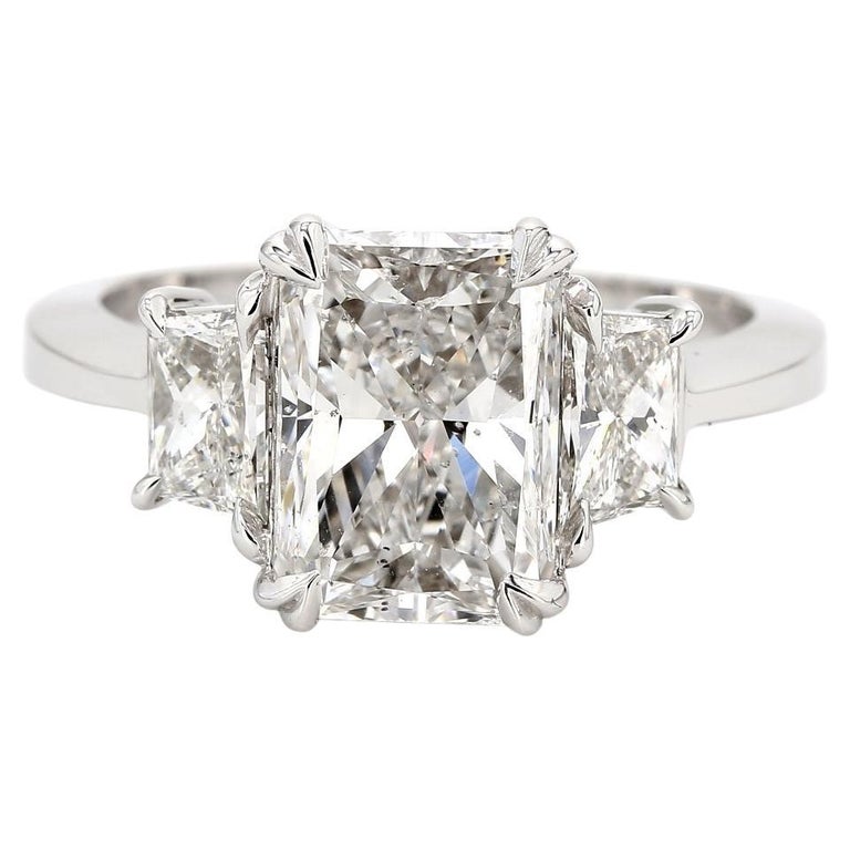 3-Stein-Ring mit GIA-zertifiziertem E/SI1 3,01ct. Diamant im Radiant ...