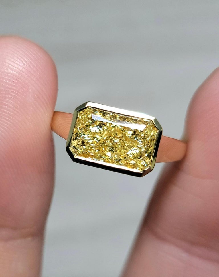 3.01ct Fancy Light Yellow Radiant VVS2 GIA East West Bezel Ring For ...