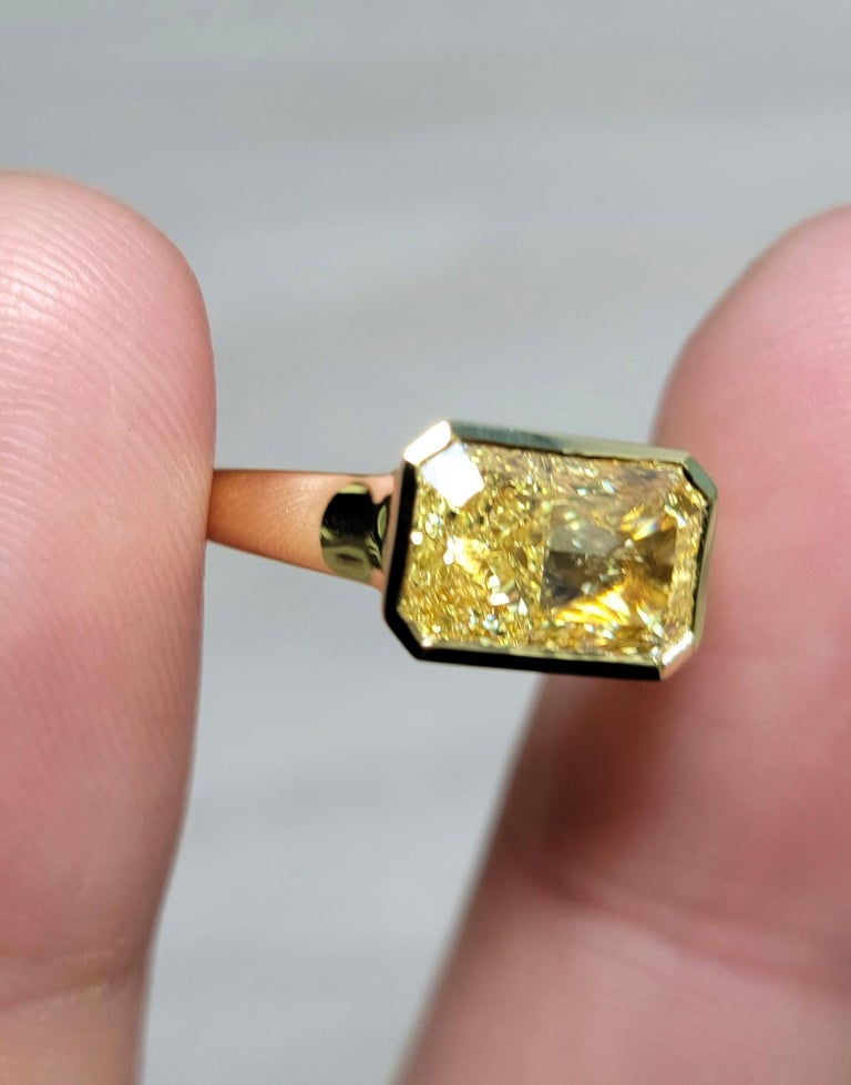 3.01ct Fancy Light Yellow Radiant VVS2 GIA East West Bezel Ring For ...