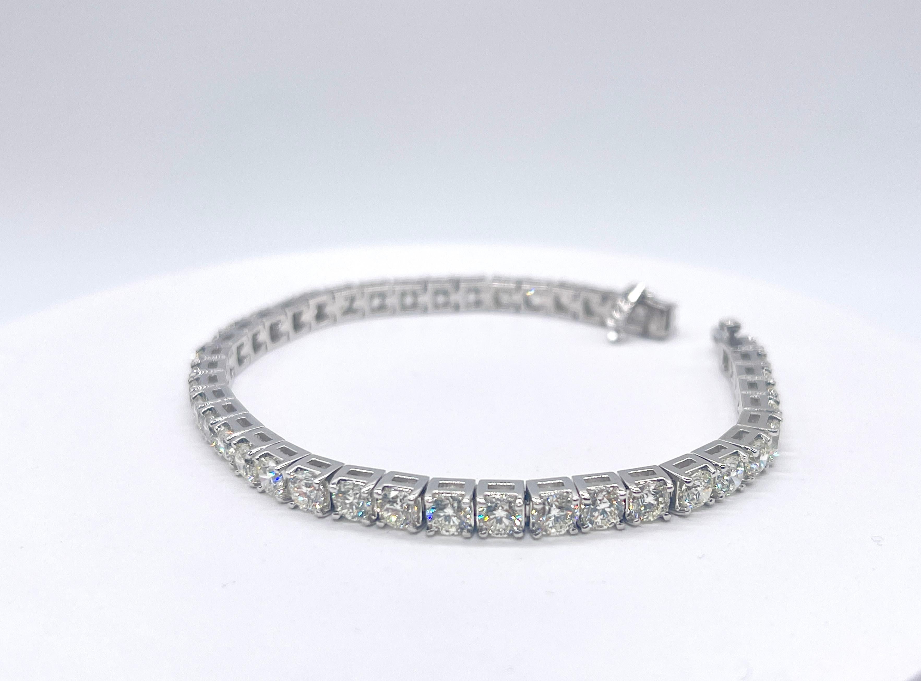 3.05 Carat Natural Diamond Tennis Bracelet in 14K White Gold For Sale at 1stDibs