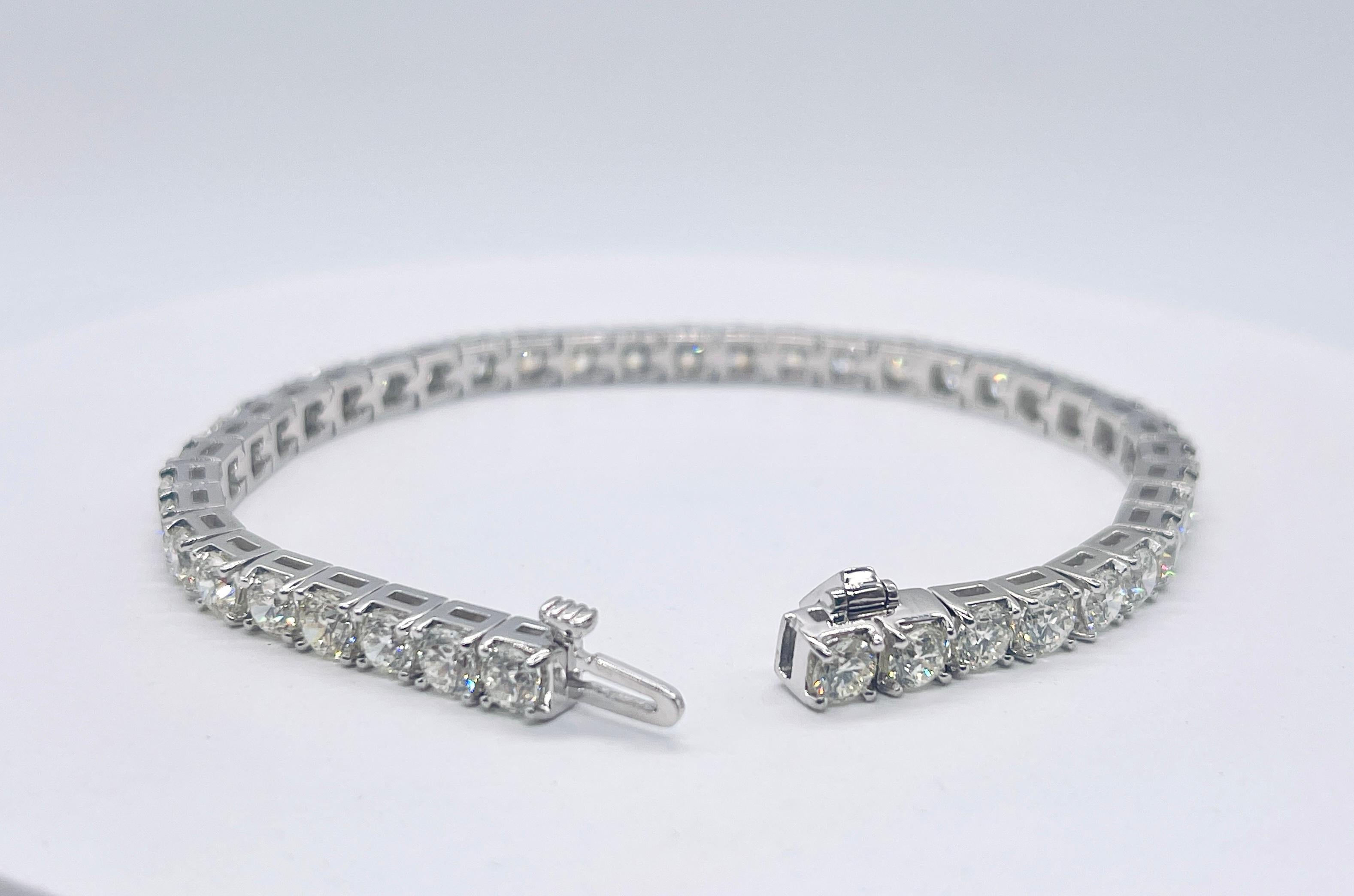 3.05 Carat Natural Diamond Tennis Bracelet in 14K White Gold For Sale at 1stDibs