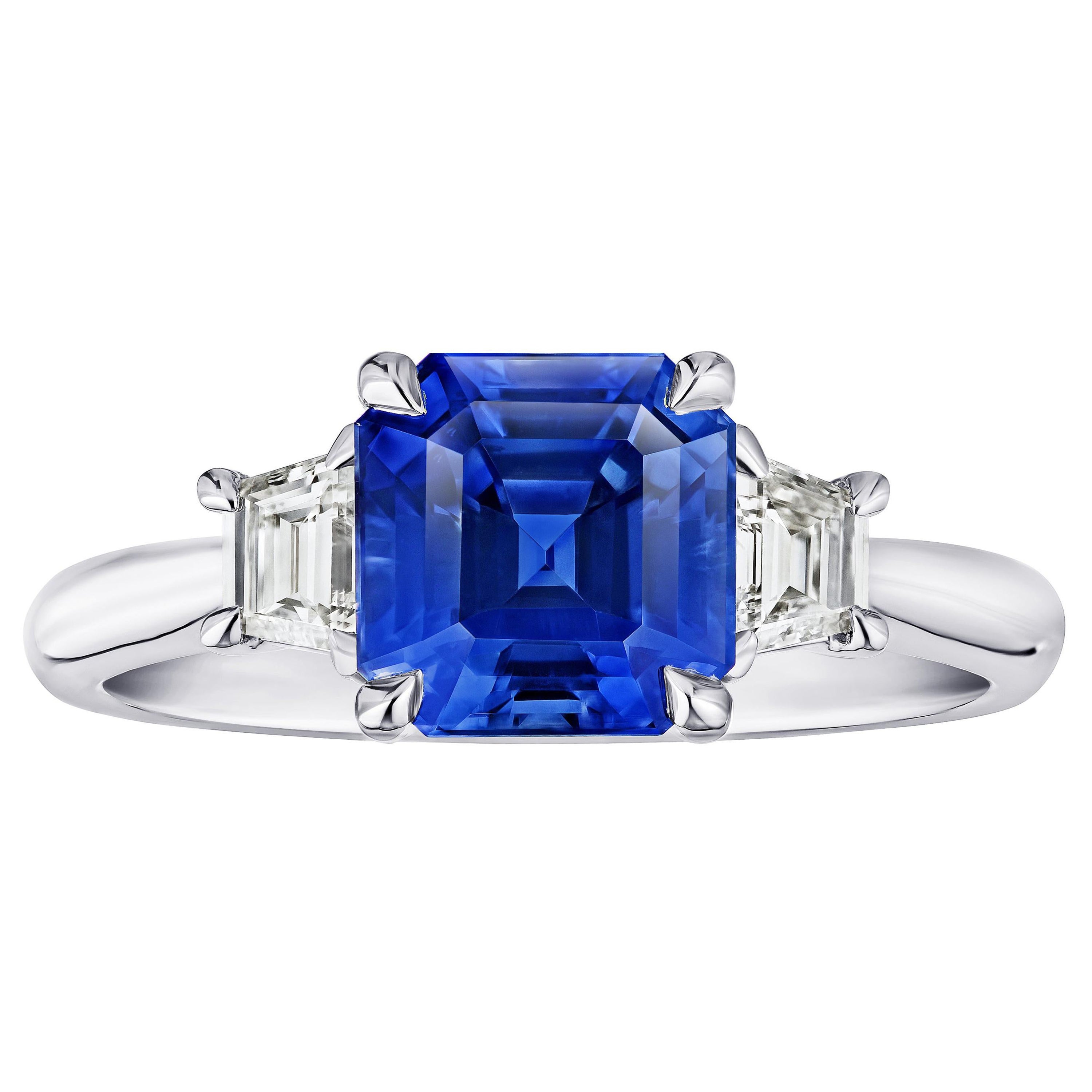 3.07 Carat Emerald cut Blue Sapphire and Diamond Ring in 18 Karat Yellow Gold For Sale at 1stDibs