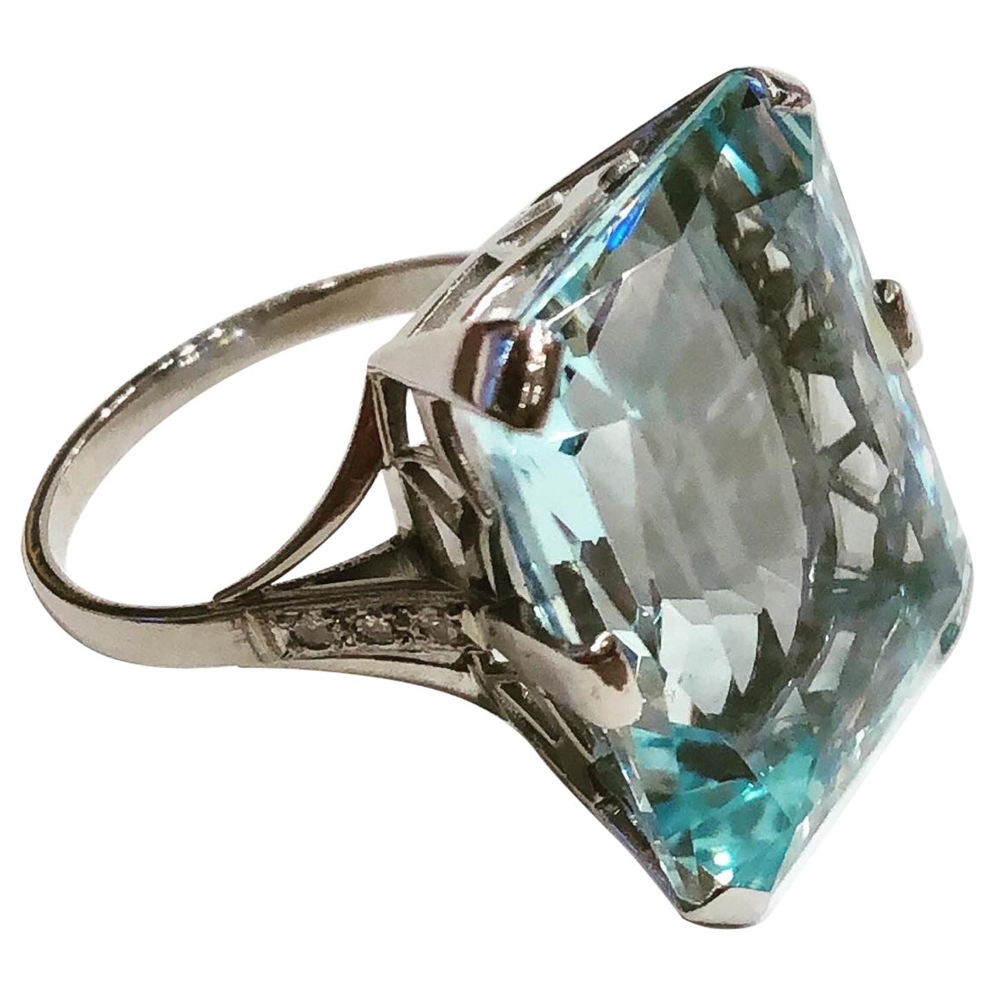 32 Carat Octagonal Cut Aquamarine Diamonds Platinum Cocktail single ...